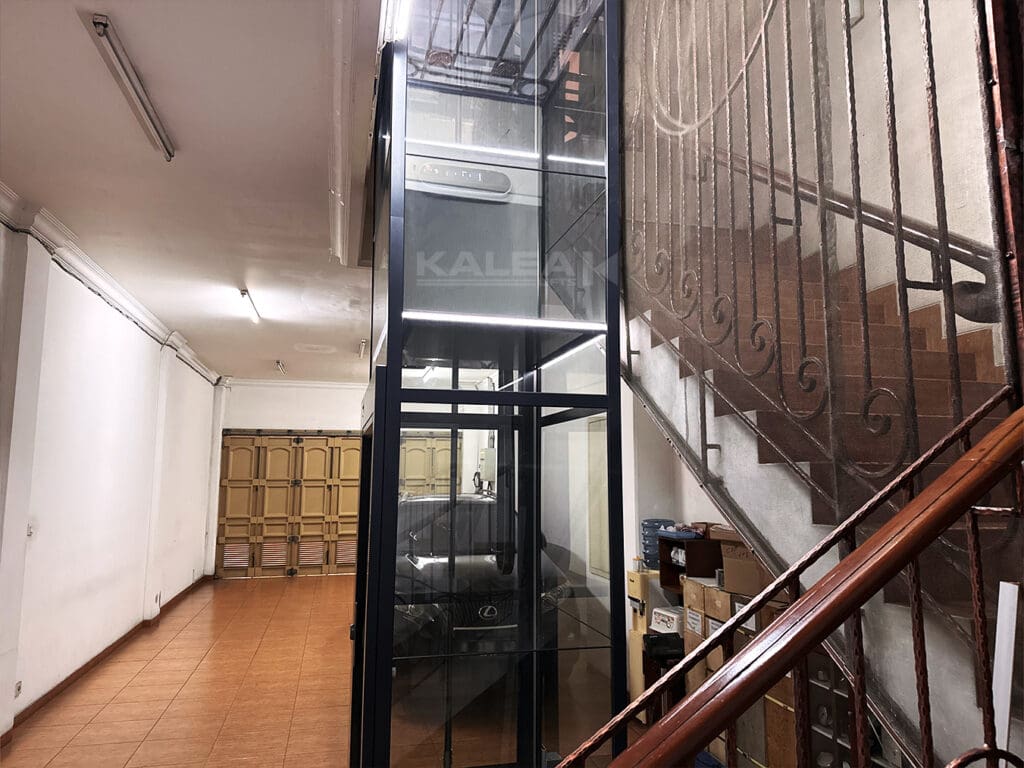 Lift Rumah 3 Lantai di Ruko - Ruang Terbatas! - Kalea Lifts